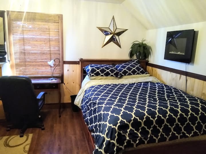 Country Getaway...close To The City (Room #2) - Pine Island, MN