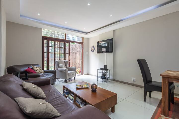 Amazing Beautiful And Central Flat! - Johannesburg