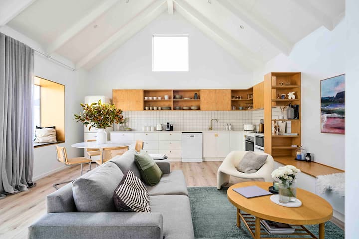 White Barn - Luxe-scandi, Inner-city Retreat - Hobart