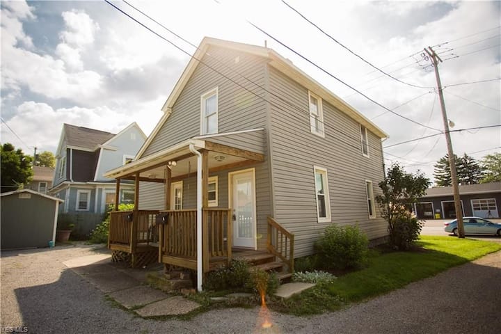 This Old House - Entire House Rental - Navarre, OH