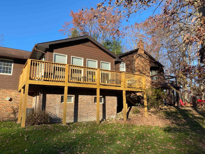 Spacious New River Gorge Retreat - 5 Bedroom - Fayetteville, WV