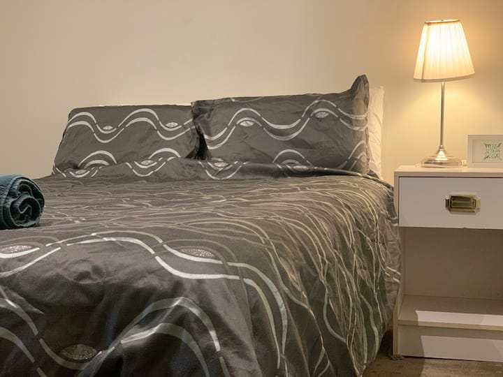 Lovely 2-bedroom Apartment With Balcony - Box Hill