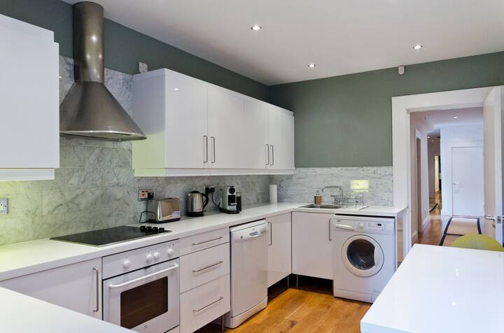 Immaculate Hideaway With Courtyard - Liverpool