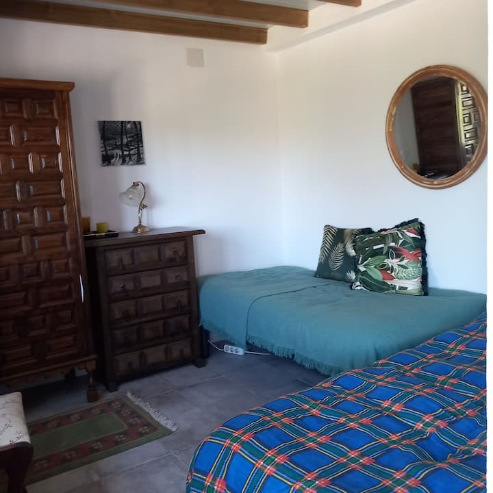 Twin Room/ensuite/secure Parking - Cheste