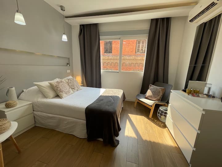 Estudio Luminoso Con Encanto En Zona Centro Madrid - Madrid