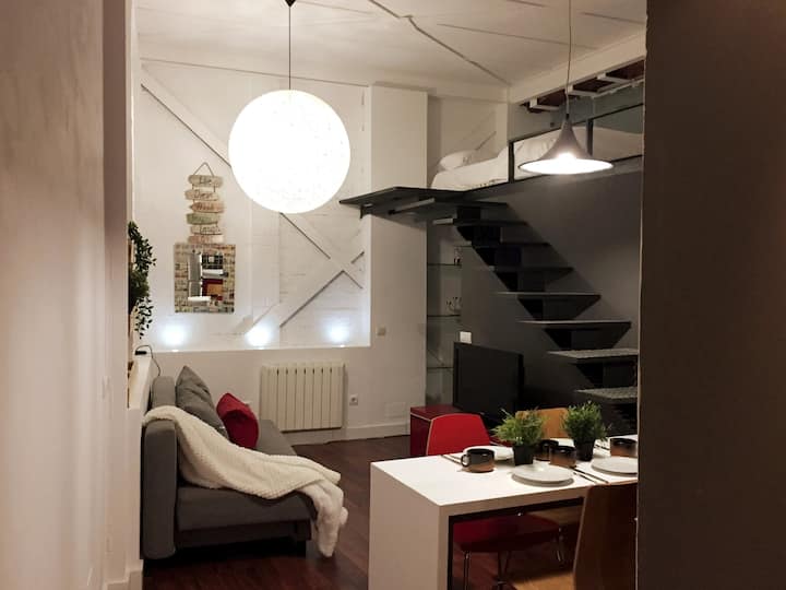 Modern Loft-style Apartment With Patio In Malasaña - Madrid