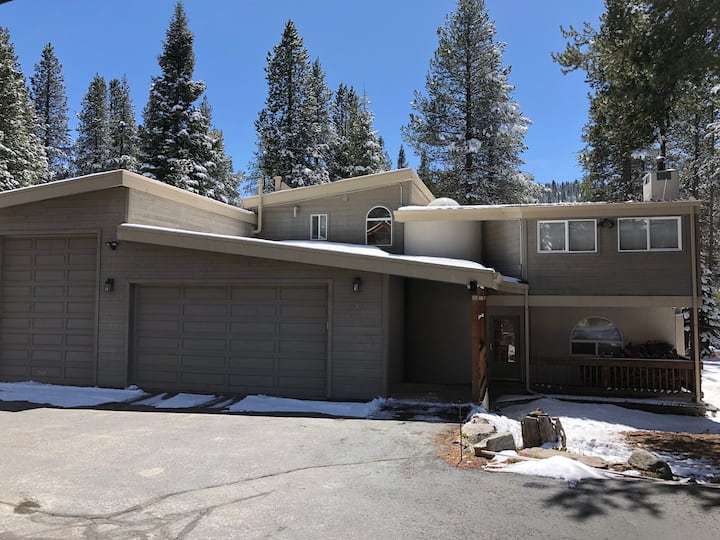 Beautiful Olympic Valley Vacation House - Tahoe City, CA