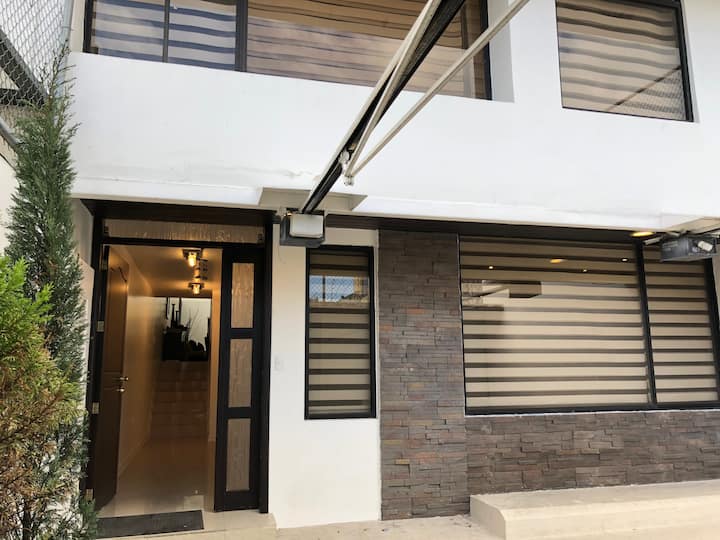 Beautiful House In Quito 2 Parking Amazon And Wifi - Quito