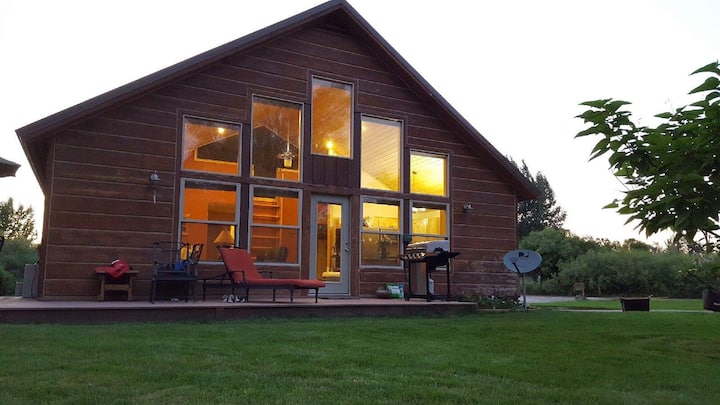 Luxe Creekside Cabin - Wyoming