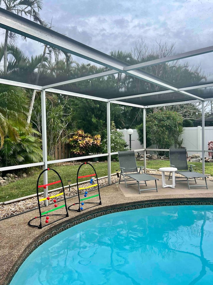 5 Stars! 10 Guests, 3bd/2ba, Heated Pool - Cape Coral, FL