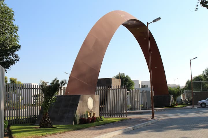 Casa Nueva En Exclusivo Fraccionamiento Privado. - Celaya