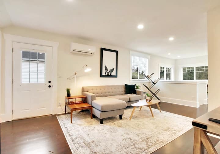 Tacoma Cutie, Remodeled & Walkable - Fife, WA