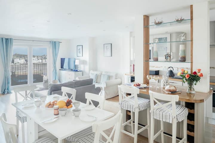 3 Bedroom Sea View Modern Apartment - St Ives
