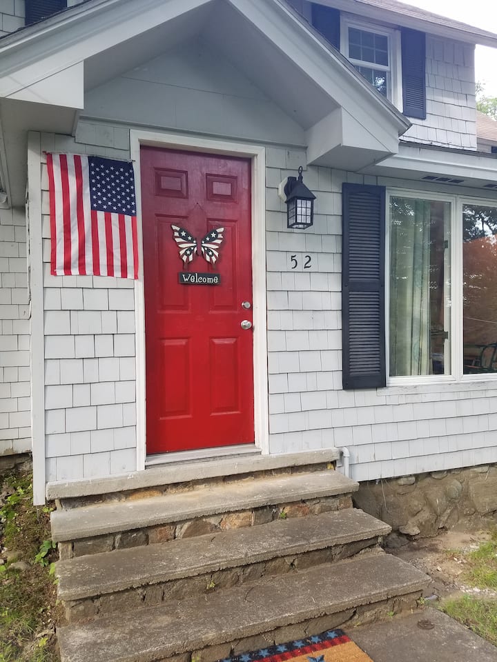 In Town Bolton Landing House, Walk To Lake - Bolton Landing