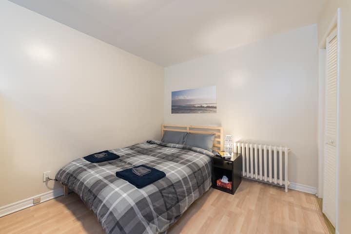 Updated Bachelor 2 Min From Sbwy Private Entrance - Toronto