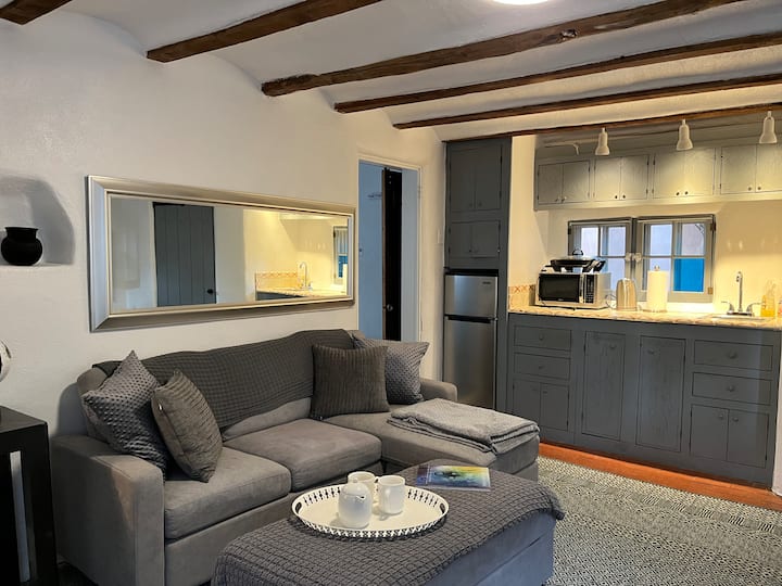 Casa Del Gato Real Adobe House W/fireplace. - Santa Fe, NM