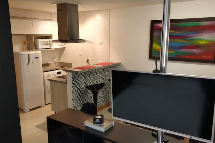 Belo Studio Central Com Wifi E Ar Quente/frio - Curitiba