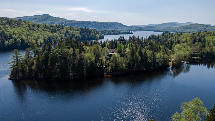 L'écho Du Lac Caché - Laurentides