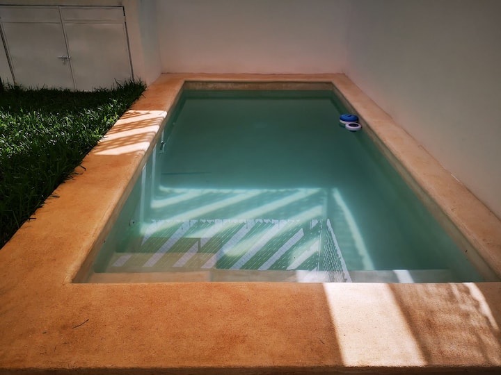 Casa Con Alberca Y Jardín Centrica En Cancún. - Cancún