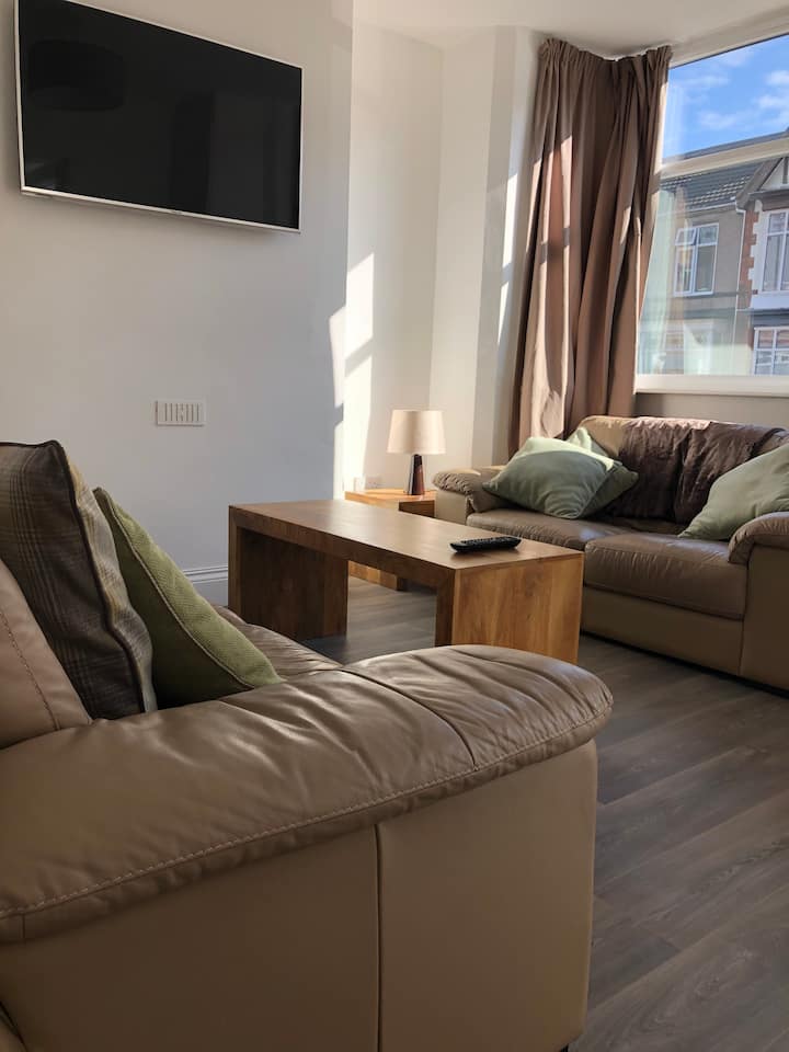 House With 4 Ensuite Double Bdrooms With Smart Tvs - Cleethorpes