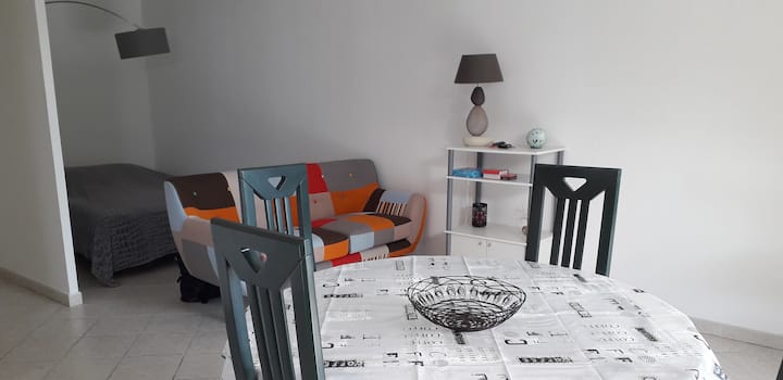Spacieux Studio Avec Piscine St Laurent Du Var - ibis Styles Nice Cap 3000