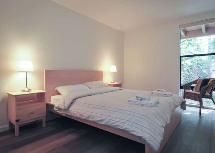 Private Room In Sleek 2br Cabin (L) - Tahoe City, CA