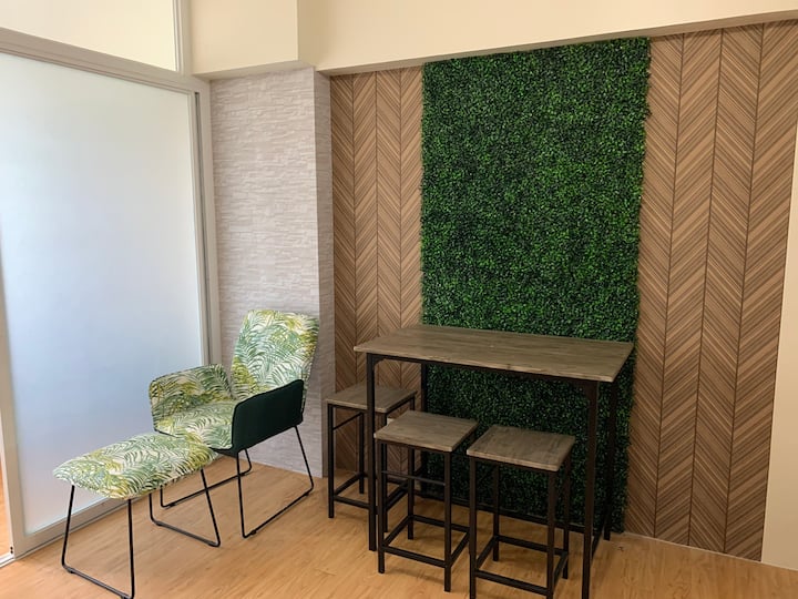 Tropical Inspired 2br Unit Avida It Park-50mbps! - Cebu, Philippines