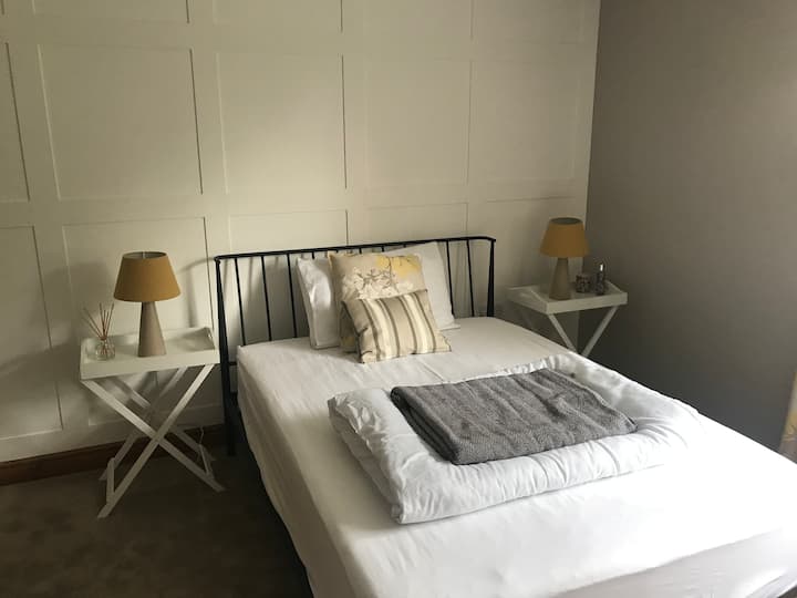 Double In Room In Lovely Family Home - Lincoln
