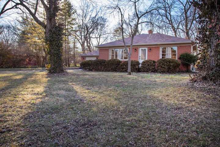 Cozy North Side Home - Central Park, Carmel