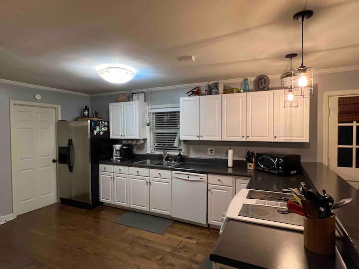 Cozy Ranch Retreat•1 Mile To Dt Greer•sleeps 8 - Greer, SC