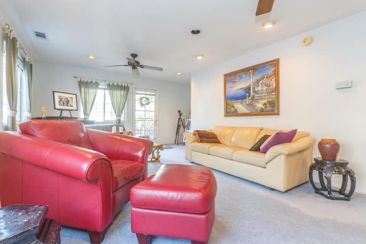 Home Nestled In Hills Of Pasadena - Pasadena, CA