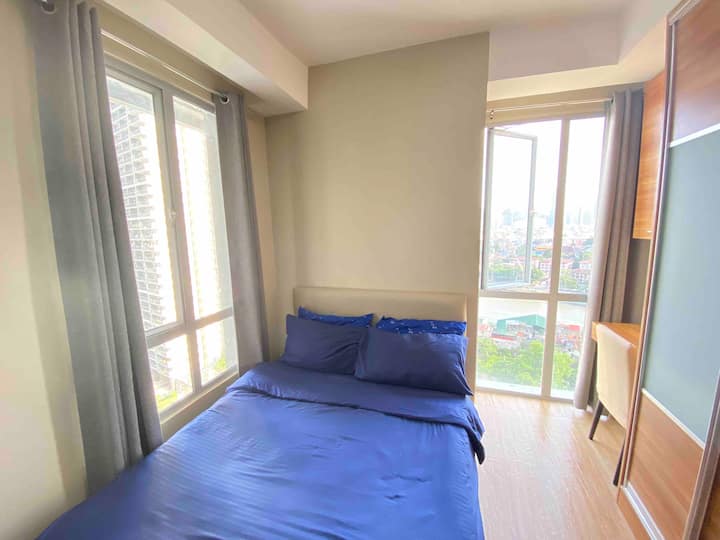 Superhost Cosy1brcondo+poolgymwifi+netflix+bonimrt - Taguig