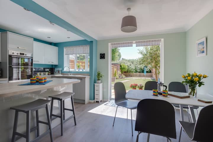 Beautifully Presented, Home From Home Comfort - Weymouth