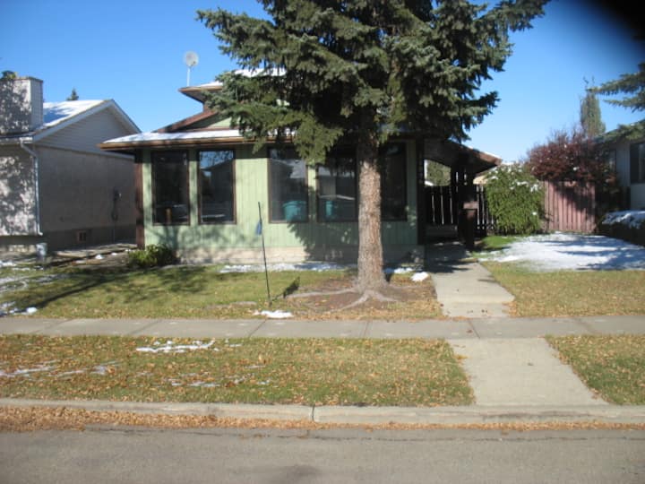 Very Roomy, 5 Bedrooms,wi-fi - Edmonton