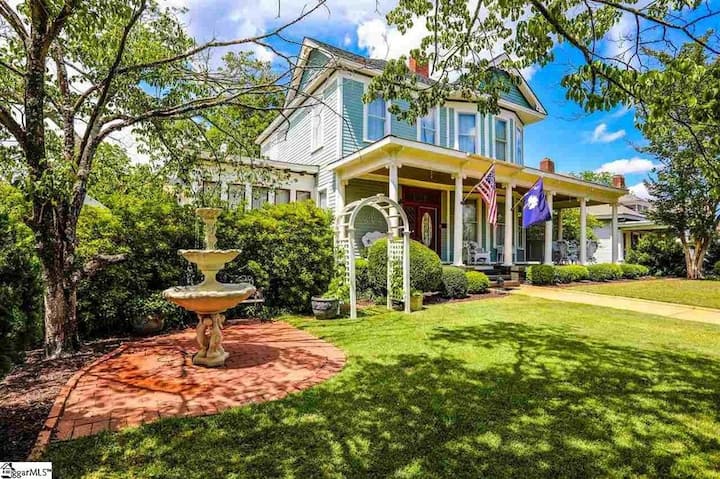 Victorian Jewel W/gourmet Ktch, Veranda, Sleeps 8 - Broadway Lake, SC