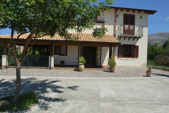 Borgo Parrini Villa Per Vacanza. - Partinico