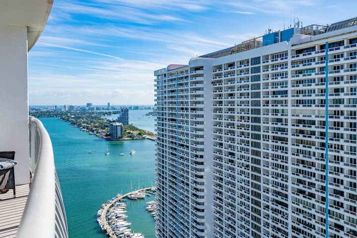 Spectacular Water And City Views! Parking! - Miami