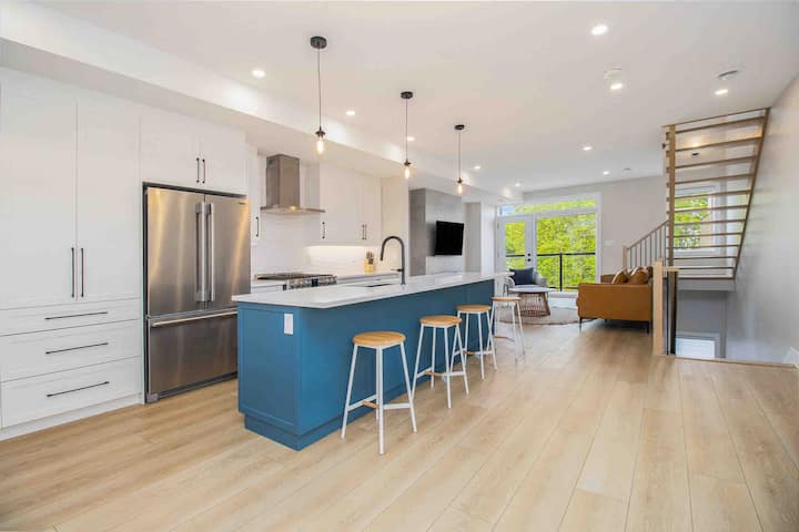Modern Luxury Home In Central Hintonburg - Ottawa