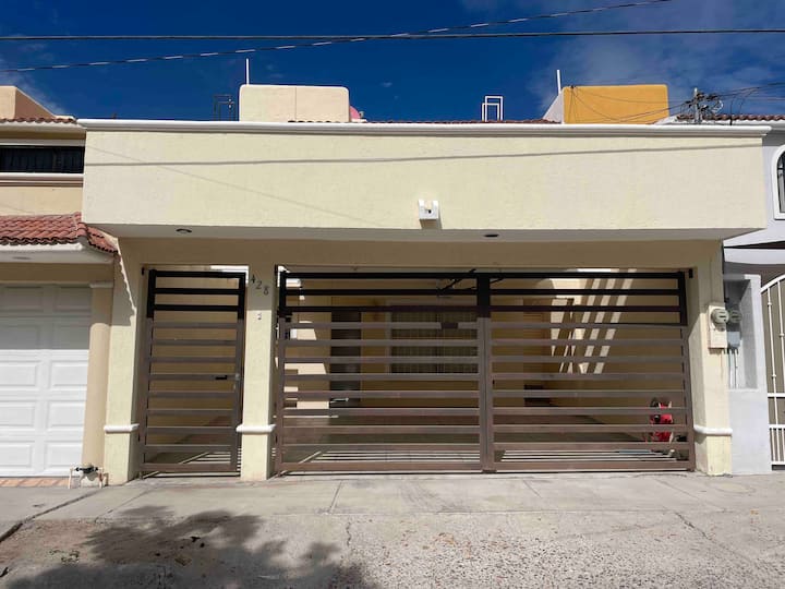 Casa Grande Muy Limpio, Tranquilo, Excelente Zona - La Paz