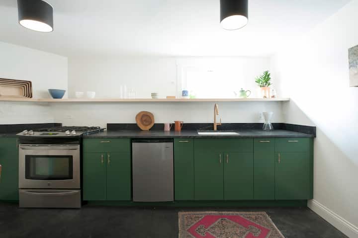 Modern Suite In Victorian Garden Setting. - Chicago