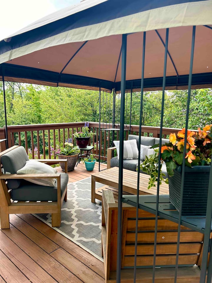 Downtown Retreat- Fire Pit, Deck W/view - Lake Placid, NY