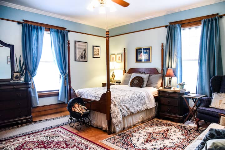 Spacious Rooms In Historic 100+ Yr Old Home - Winston-Salem, NC