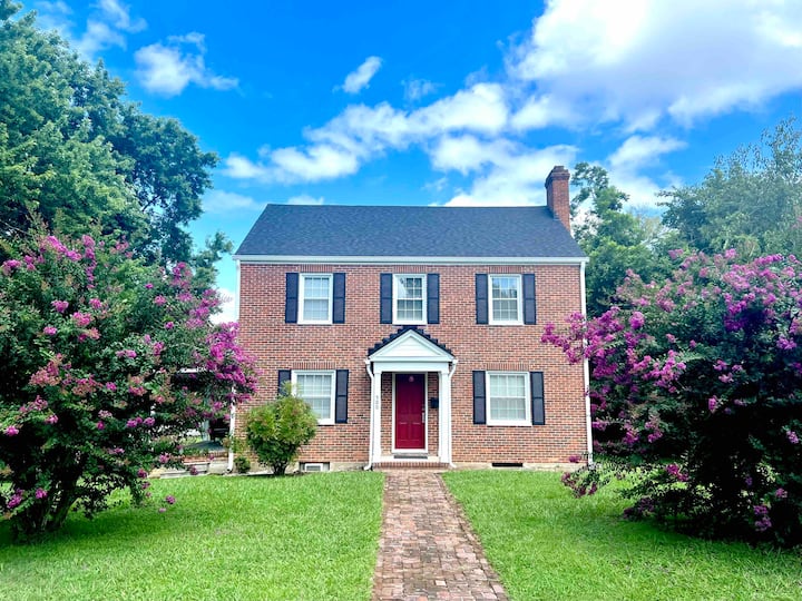 Brick Colonial Home Close To Downtown! - Twin Lakes State Park, Green Bay
