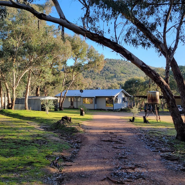 Off Grid Bush Cabin-a Different Kind Of Beautiful - Australia