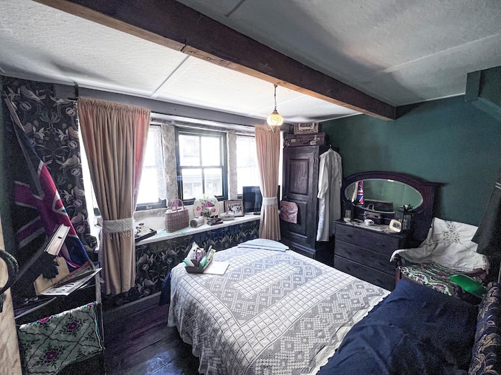 Travel Back In Time @ Fairy Cottage On The Cobbles - Haworth