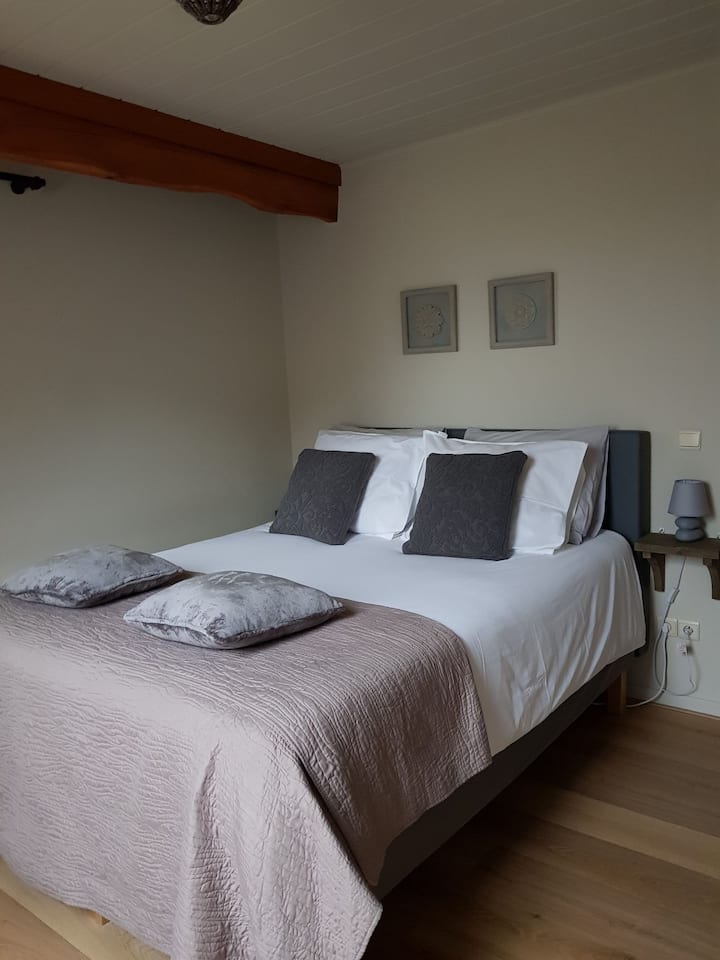 Landelijke Gelegen B&b Bergenhof (Weidekamer) - Hoogstraten
