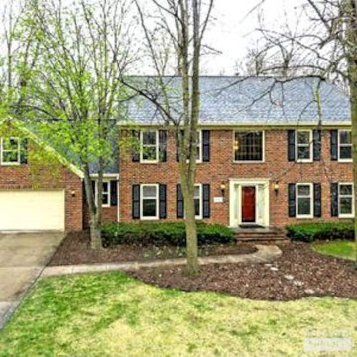 Premium Eaa Home! Stylish 2 Story Colonial. - Oshkosh, WI