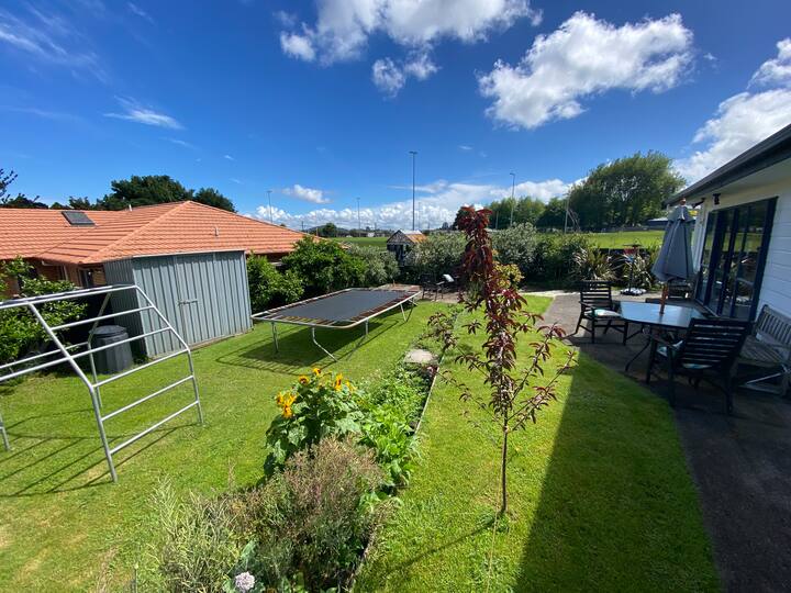 Close To Lakes, Forest And Town - Rotorua