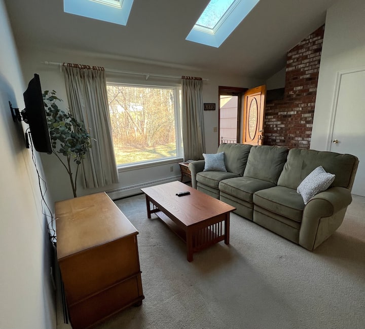 Cozy Stay In Newtown - Discounts For Long Term - Sandy Hook, CT