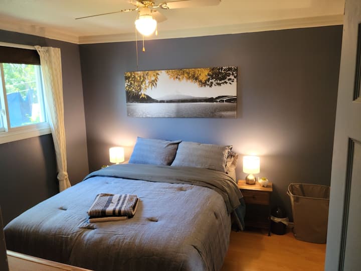 Master With Pillow Top Queen, Parking And Wifi - Grand Sudbury